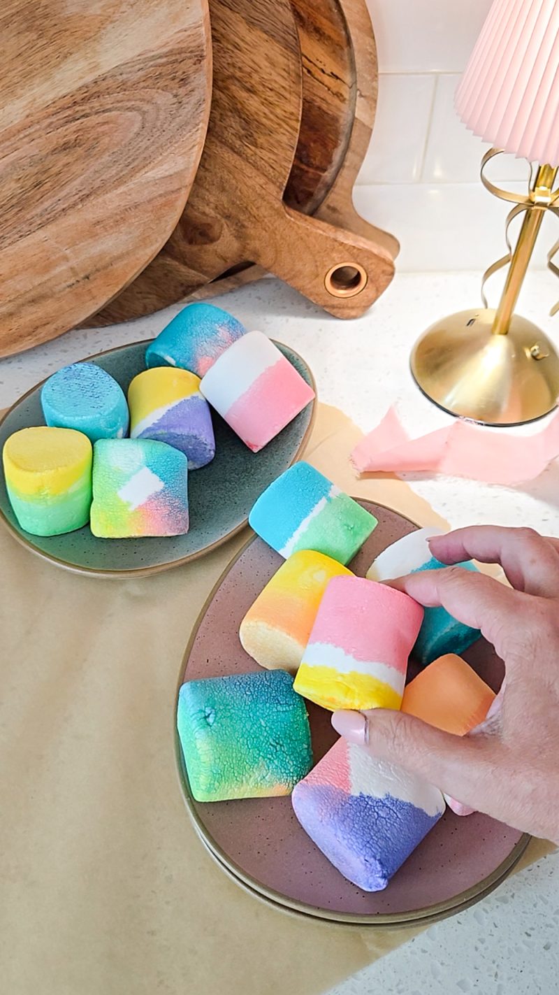 Dye Marshmallows for Easter! A Kid-Friendly, Budget-Friendly Egg ...
